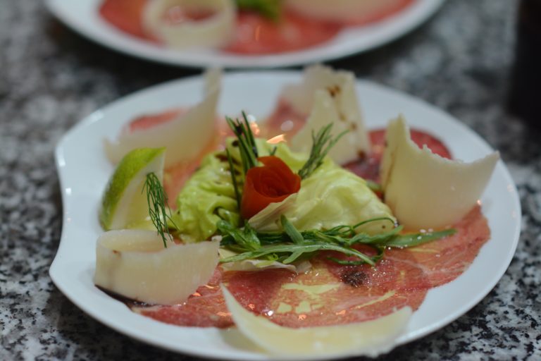 Histoire d'un plat | Et Giuseppe Cipriani... créa le carpaccio