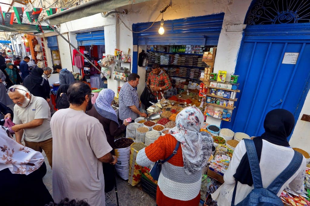 Libye: les habitants de Tripoli abordent le Ramadan les poches ...